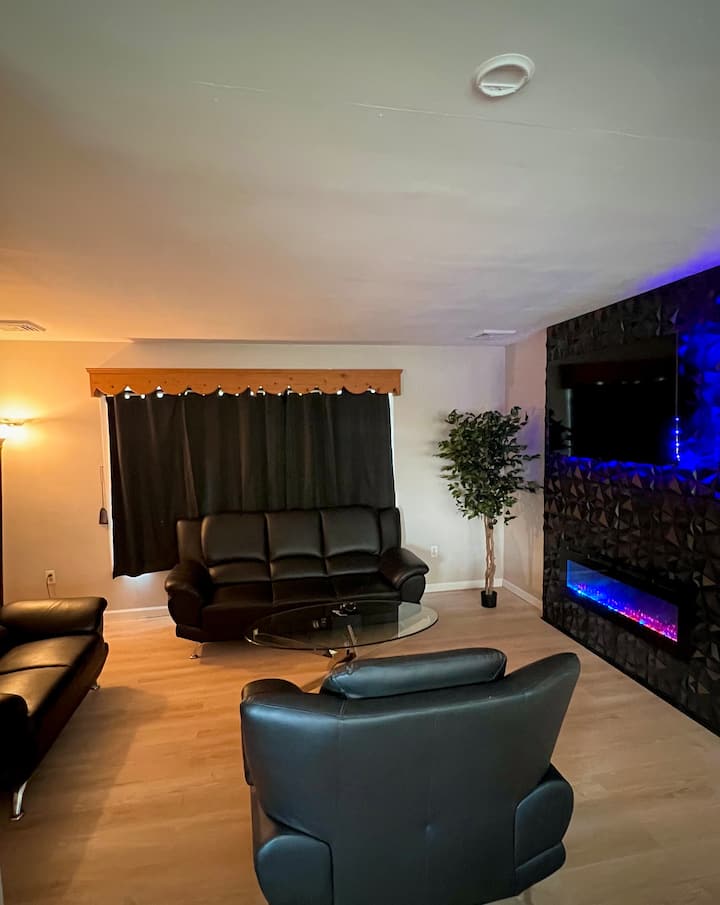 Spacious Sunlit Room W/ Tv - Easton, PA