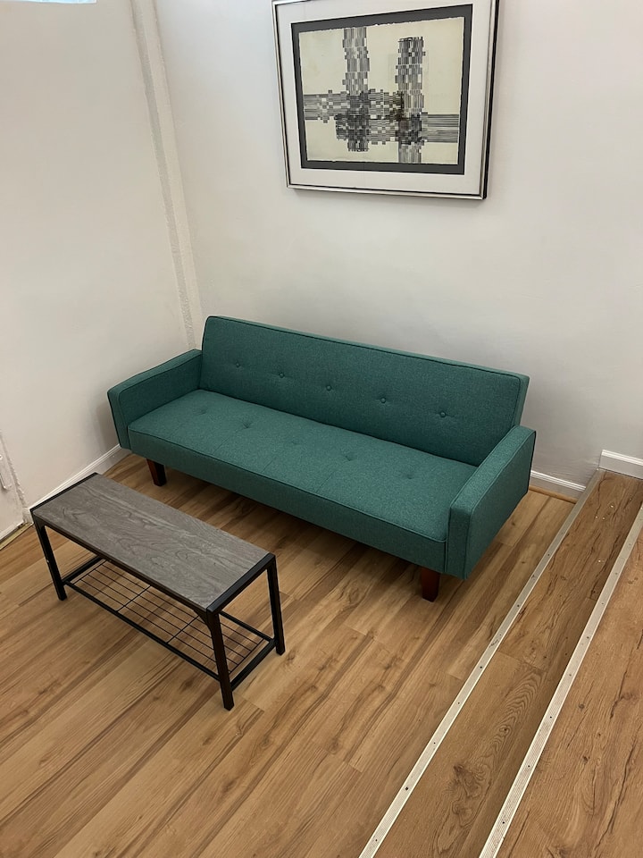 Modern 1 Bedroom Close To Subway - Queens, NY