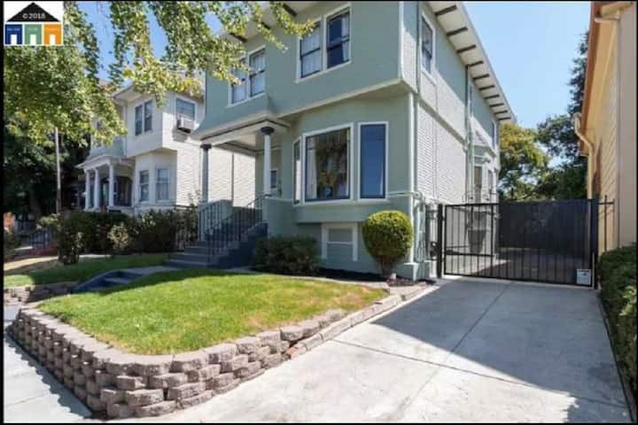 5 Br + Gated Off-street Parking - Alameda, CA