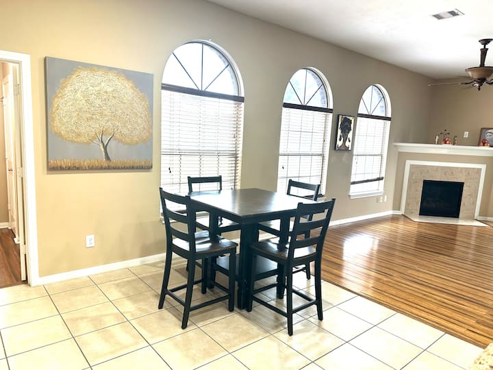 Cozy Room By Pearland Center - Pearland, TX