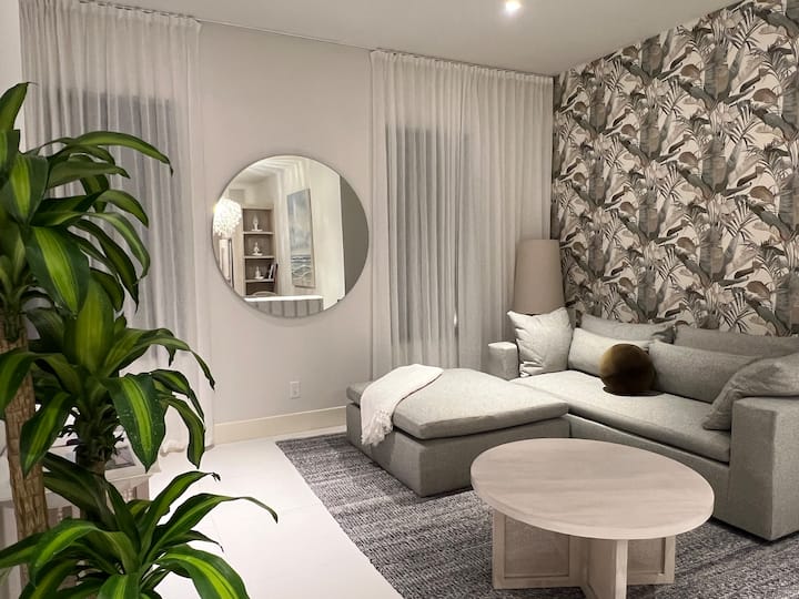 Love Beach Chic Hideaway Suite - Bahamas