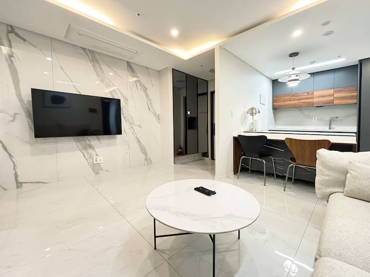 최대3명/ 침실1개/ 더블침대 1개/ 거실 침실 분리형/ - Seoul