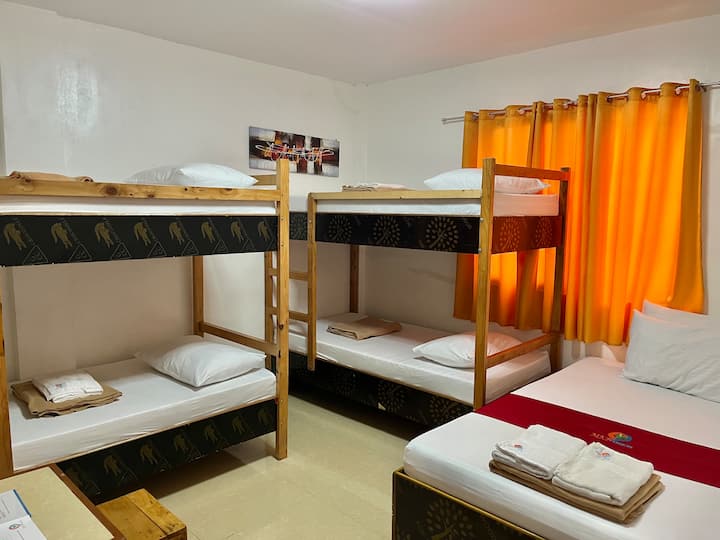 Family Room With Shared Bathroom - Coron