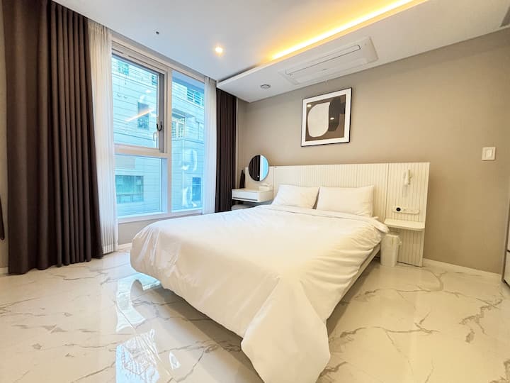 Zizel Premium_최대3명/침대1개/ 침실 거실 분리형 - Seoul