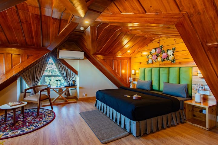 The Crest Attic – Comfort With Views - Shimla