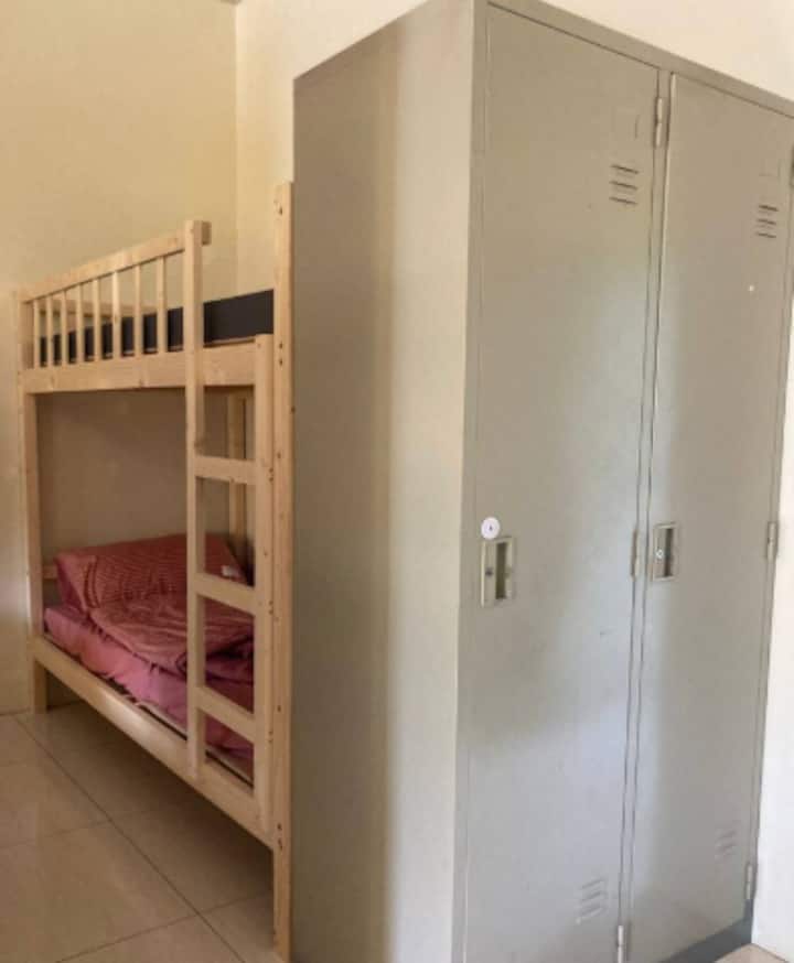 六人背包房的單一床位 - 屏東縣