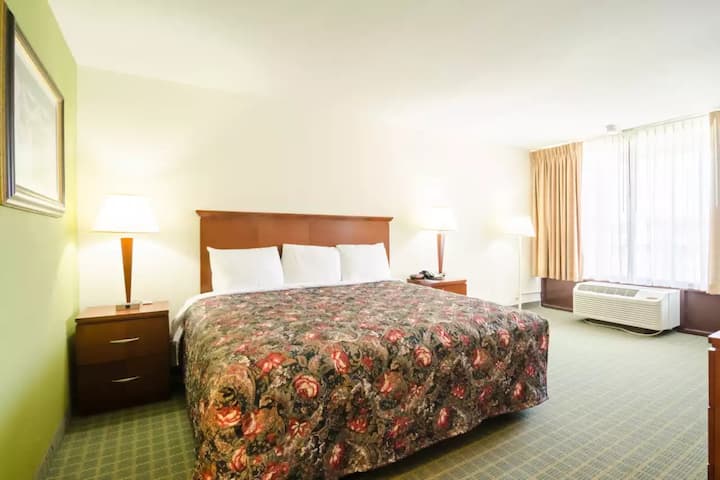 King Bed Suite Smoking | Oyo Hotel Greensboro East - Greensboro, NC
