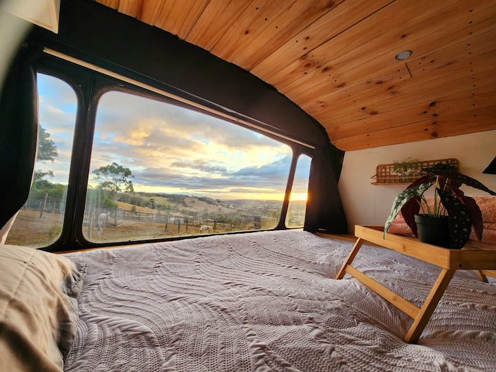 Converted Bus With Amazing Views - Gumbuya World, Tynong North