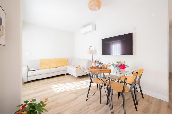 Quiet 2-bedroom Spa Apartment Near Barcelona - Badalona