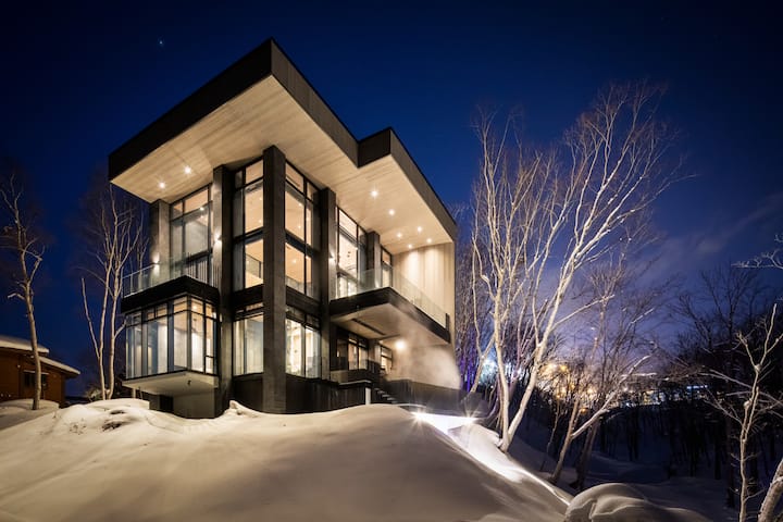 Corniche | Super Luxe 4br W/ Onsen & Winter Butler - Niseko