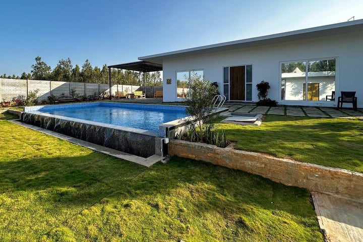 Luxury Villa | Private Pool, Jacuzzi  & Garden - Bangalore