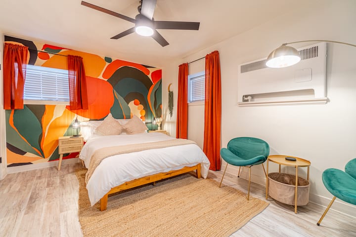 Riverside Luxe: Trendy Design Escape - Reno