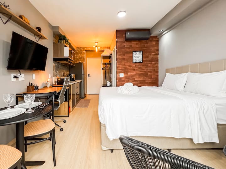 Apto 1 Min Faria Lima | Metrô, Piscina, Wi-fi - São Paulo