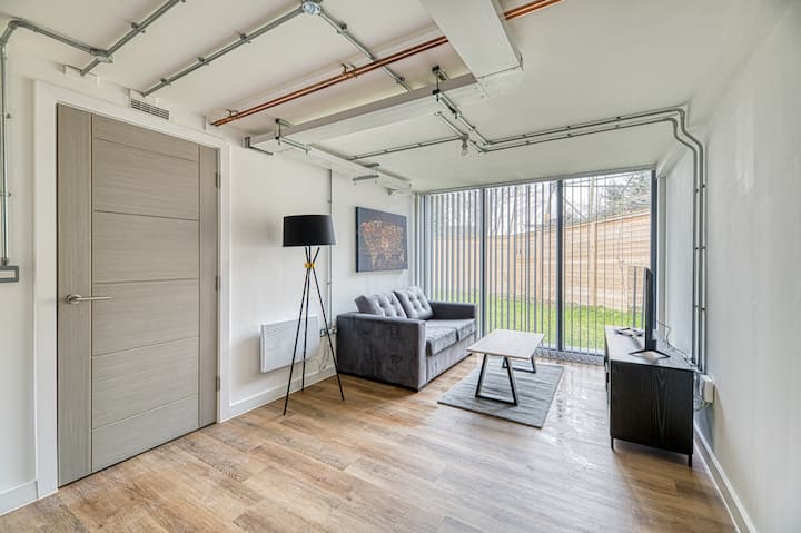 The Works By Guestz - ウォリントン