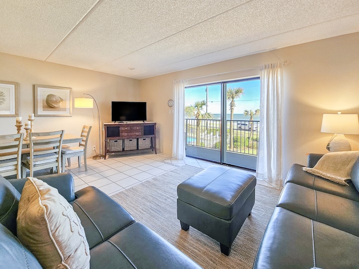 Spacious Ormond Oceanfront 3 Bedroom Condo - Ormond Beach, FL