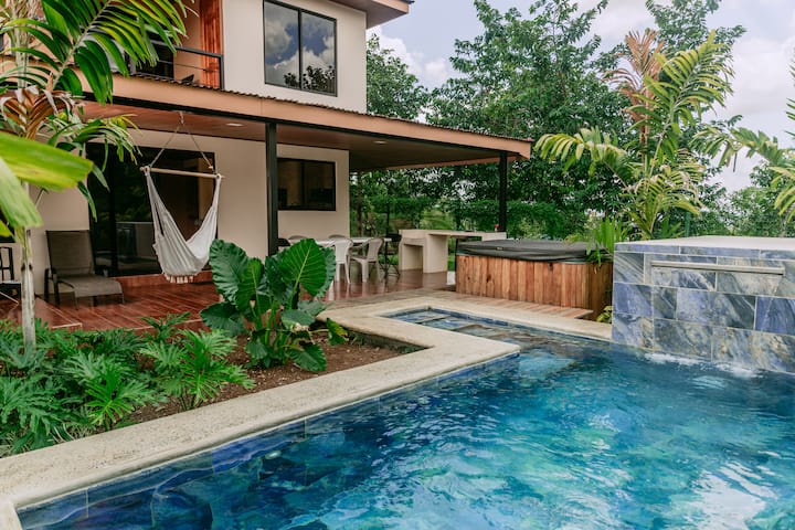 Casa Con Piscina • Arenal Y Selva, La Fortuna - Costa Rica