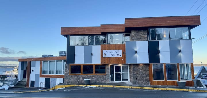 Upscale Ferry Hotel In Powell River B - Powell River