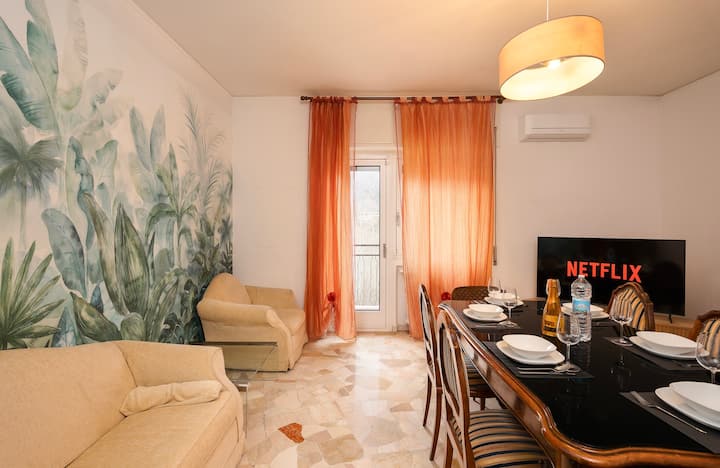 Spacious Classic Apartment, Como - Como, Italia