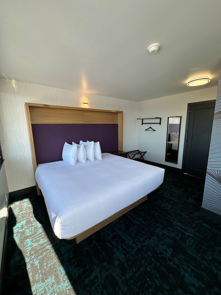 Upscale Ferry Hotel In Powell River E - Powell River