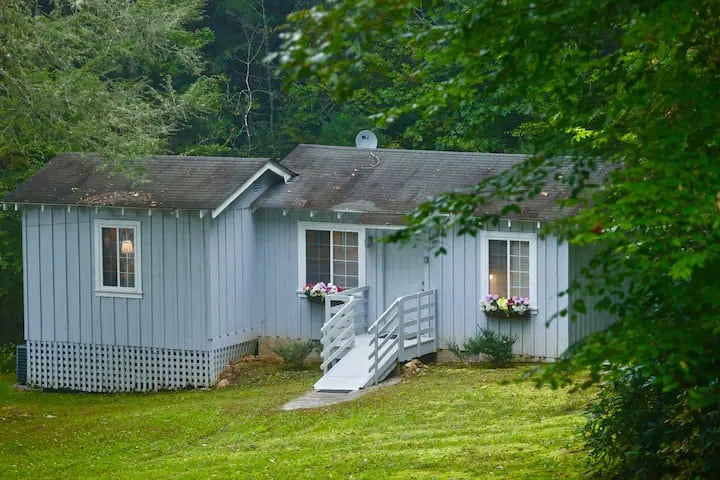 Little Gray Cottage - Franklin, NC