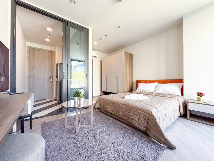 Condo | 1-min Bts | Near Dmk Airport | Pool & Gym - Thailand