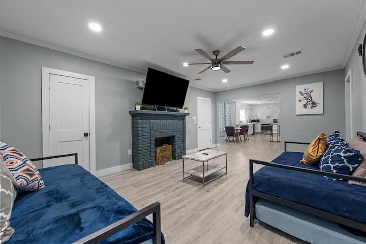 Quirky & Stylish 4br With Saltwater Pool-slps 14 - アメリカ ヒューストン