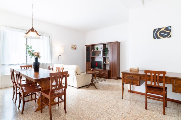 (Private Parking) 3bd Apartment - Bologna