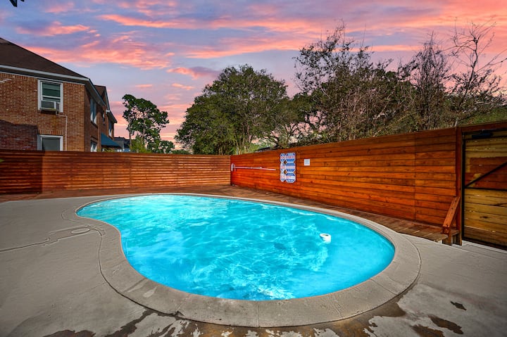 Comfy Studio-king Bed-enjoy Our Saltwater Pool - 貝萊爾