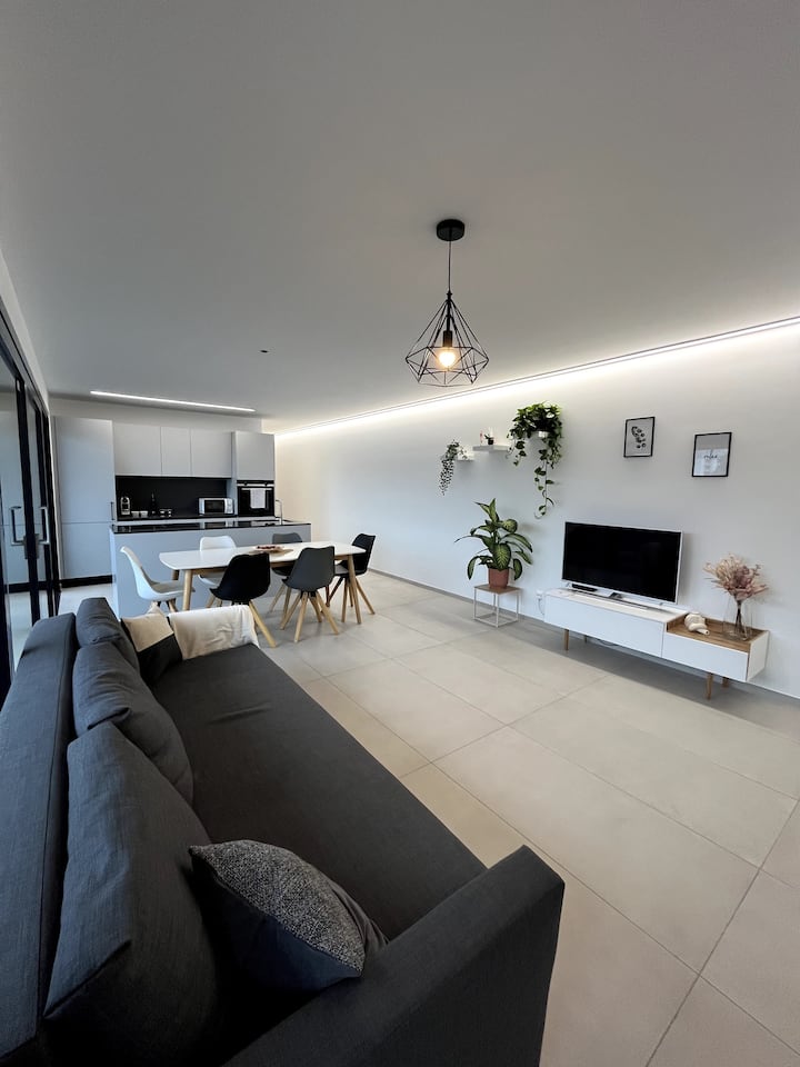 [Locarno Center] Free Parking, Netflix & Washer - Locarno