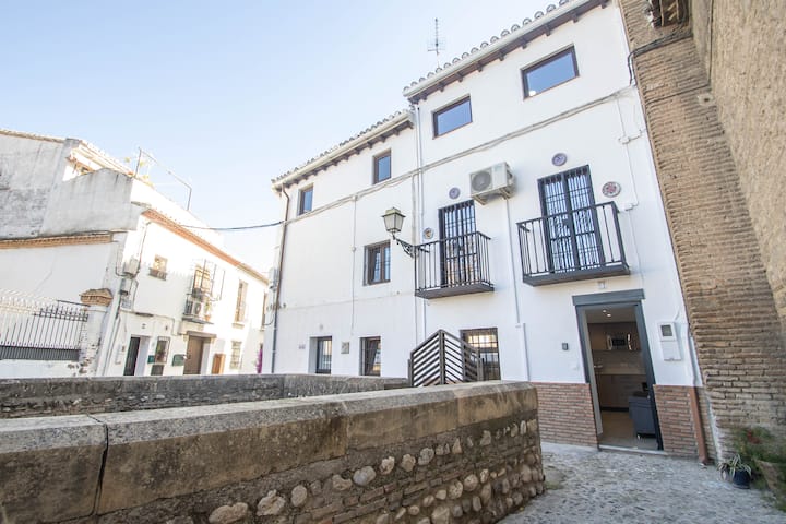 Casa Con Terraza Privada - Granada