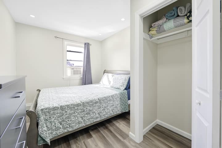 Room Located 10 Min Walking From Nwk Penn Station - New Jersey