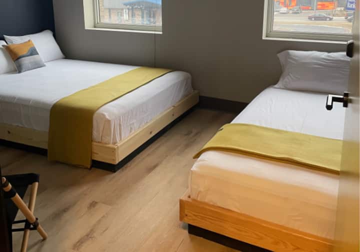 Glamping Hostel Queen+twin Room - Duluth, MN