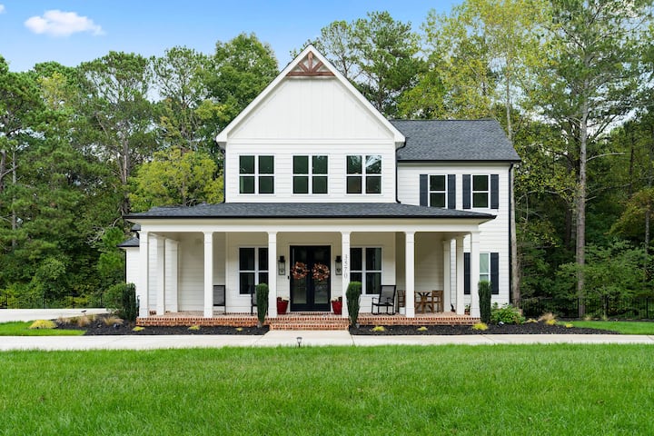 Beautiful Farmhouse Near Lake Point Sport Complex - Acworth, GA