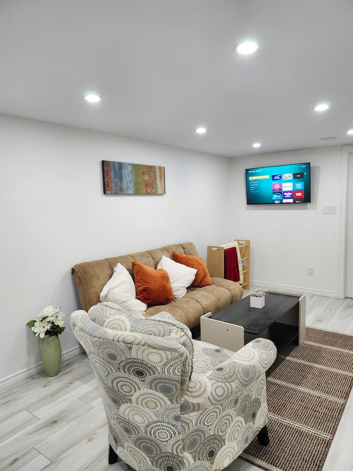 Cozy And Bright 2 Bedroom Unit - Woodstock