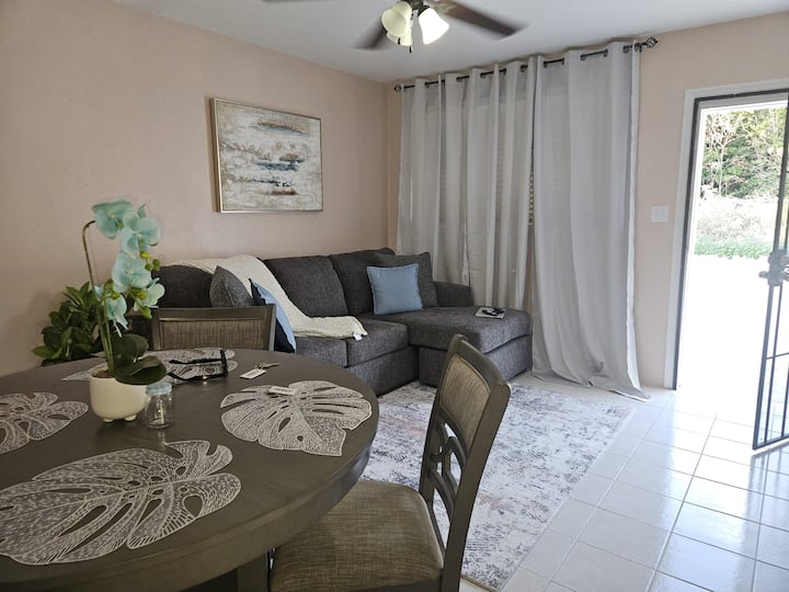 Paradise Nook - Nassau