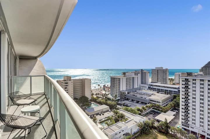 Luxurious Beachfront 17th Floor Condo-arcade - Fort Lauderdale