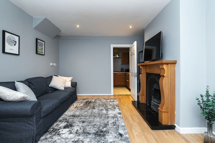 Unique 3 Bedroom House In Phibsborough - Dun Laoghaire