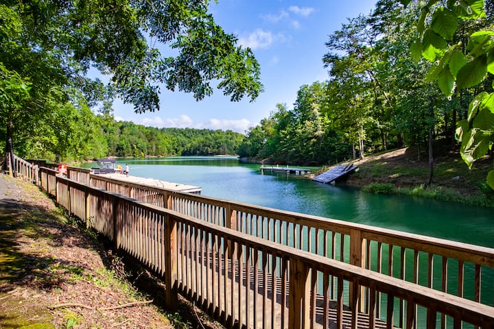 Laketown Bears Retreat! Life's Better At The Lake! - Dandridge, TN