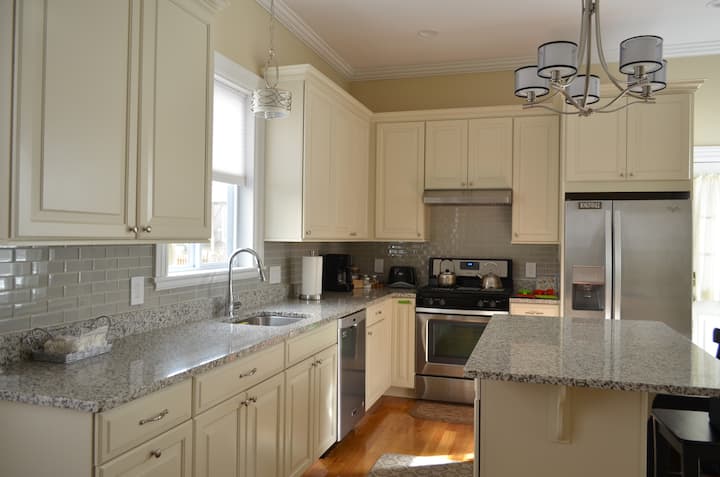 2br Near Transit, Shops, Arboretum + Free Parking - Boston, MA