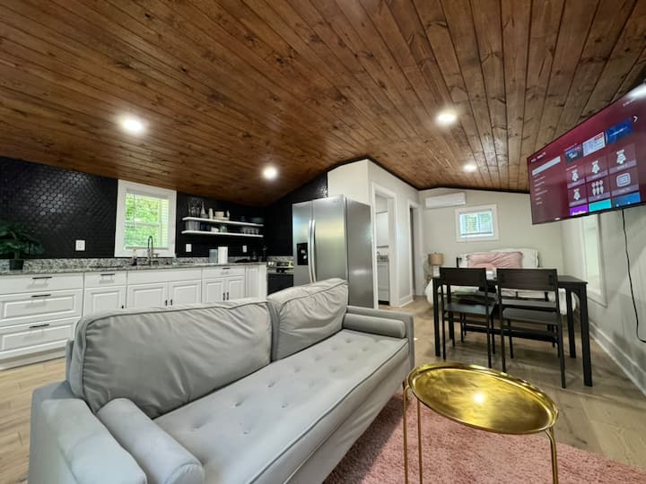 >Tiny House, Big Moments! - Greensboro, NC