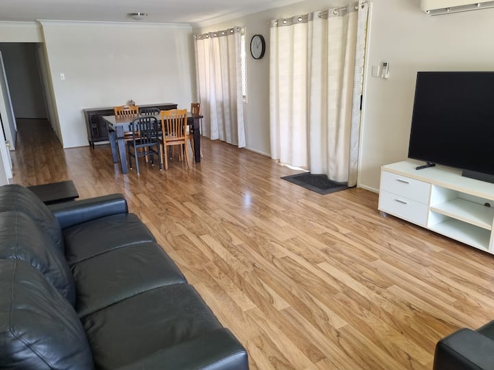 Large 3 Bedroom House Close To Amenities - Brisbane