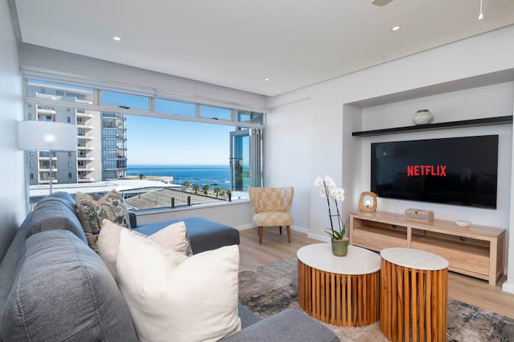 2 Queen Bed / Sea Views / Promenade / Fast Wifi - Camps Bay