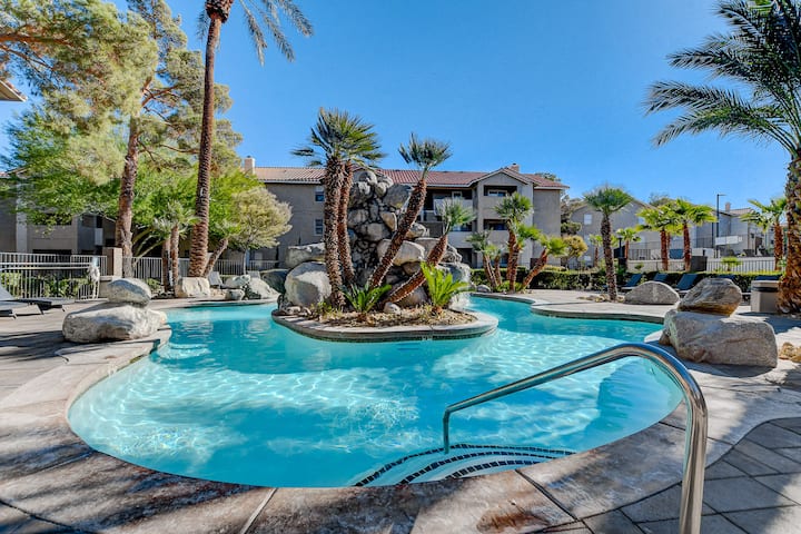Postmodern 2br Condo With Resort-style Pool - Las Vegas Strip, NV