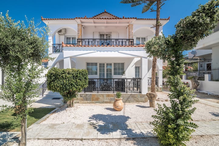 Villa Merlis - 5' Walk To Beach/main Strip - Zante