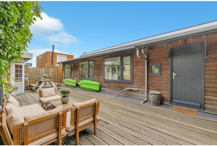 Woonboot In Amsterdam Oost - Amsterdam