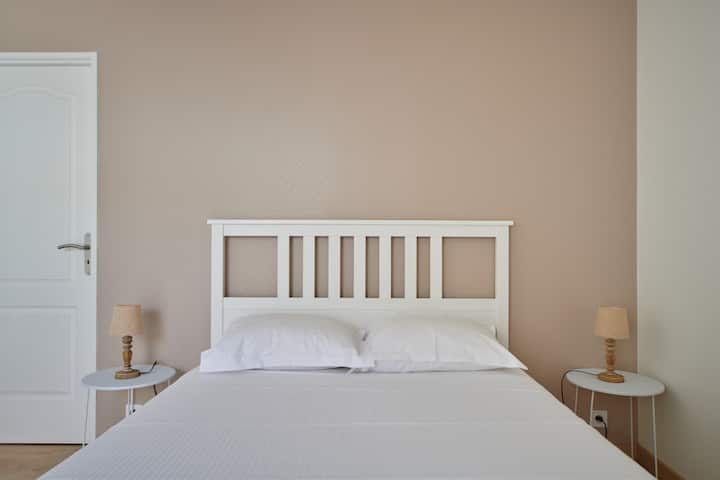 Chambre - Parking - Wifi - Terrasse - Nuits-Saint-Georges