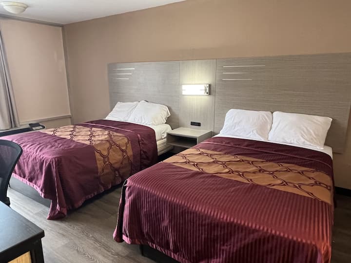 Deluxe 2 Full Beds Smoking | Western Motel By Oyo - Hattiesburg, MS