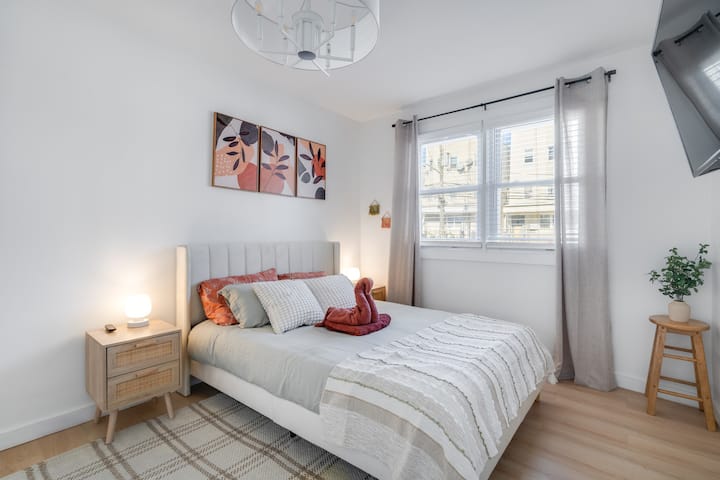 Homey Apt Near Nyc W/ Parking - Bayonne, NJ