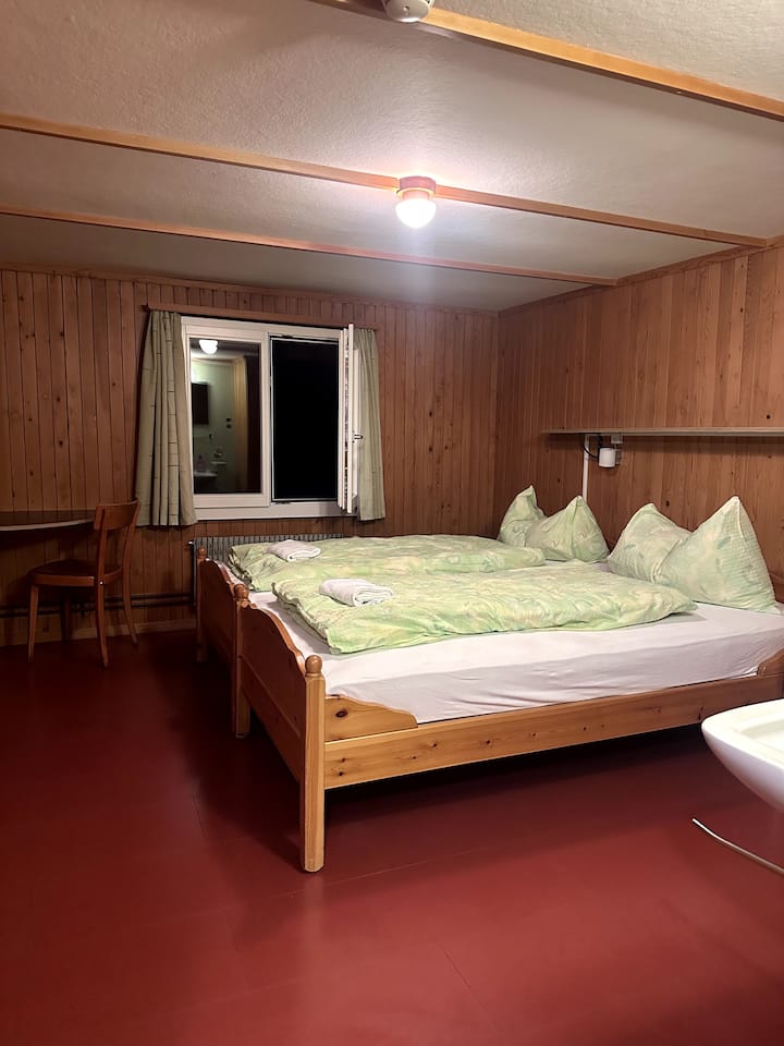 Private Room With Shared Toilet - Innertkirchen