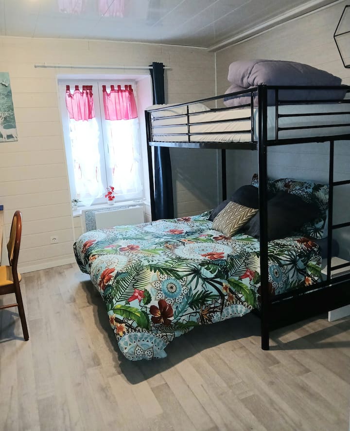 Chambre Familiale 3 Pers - Petit Déjeuner Inclus - Lac Chambon